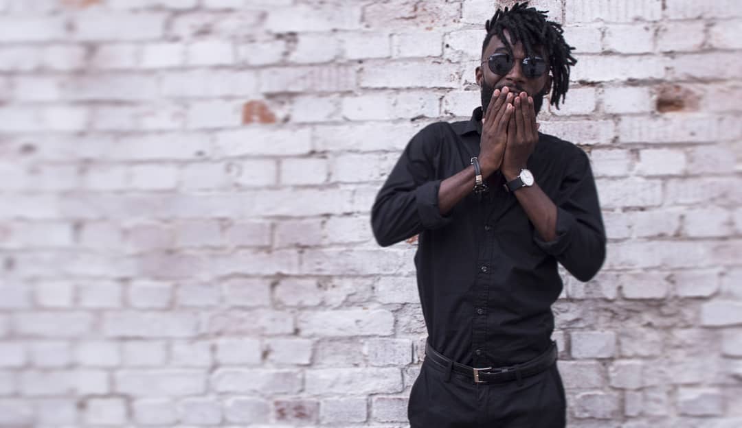 “NEGRO” de Roberto Álvarez | Radiónica