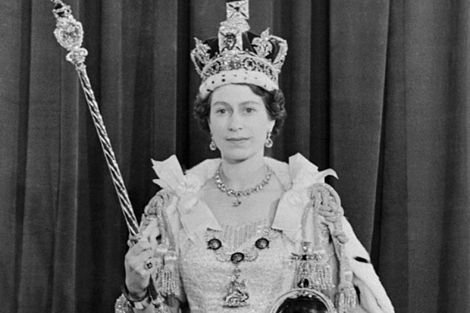 La reina pop, Isabel II: símbolos-contra-símbolos | Radiónica