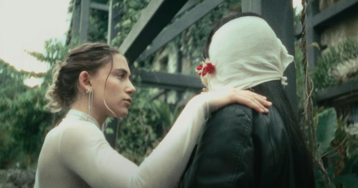 Caigan en la hipnosis del nuevo sencillo de Agatha I