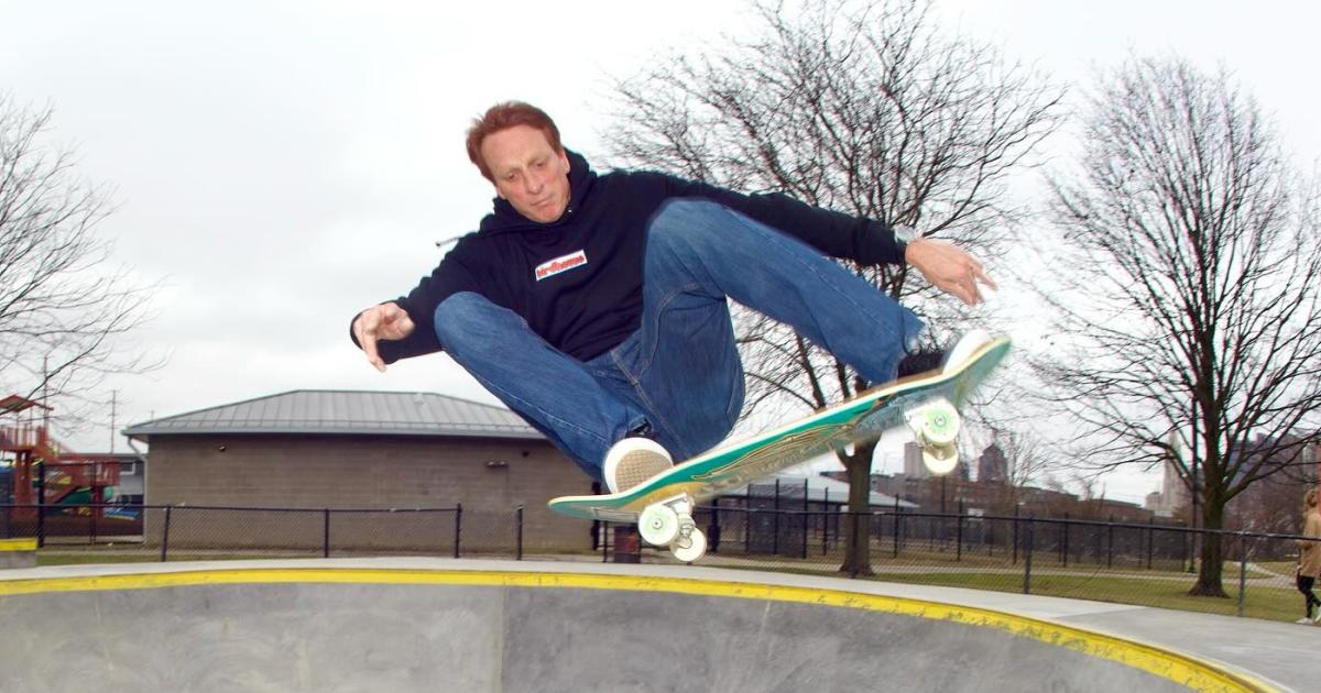Tony Hawk, la leyenda del skateboarding, está en Medellín | Radiónica