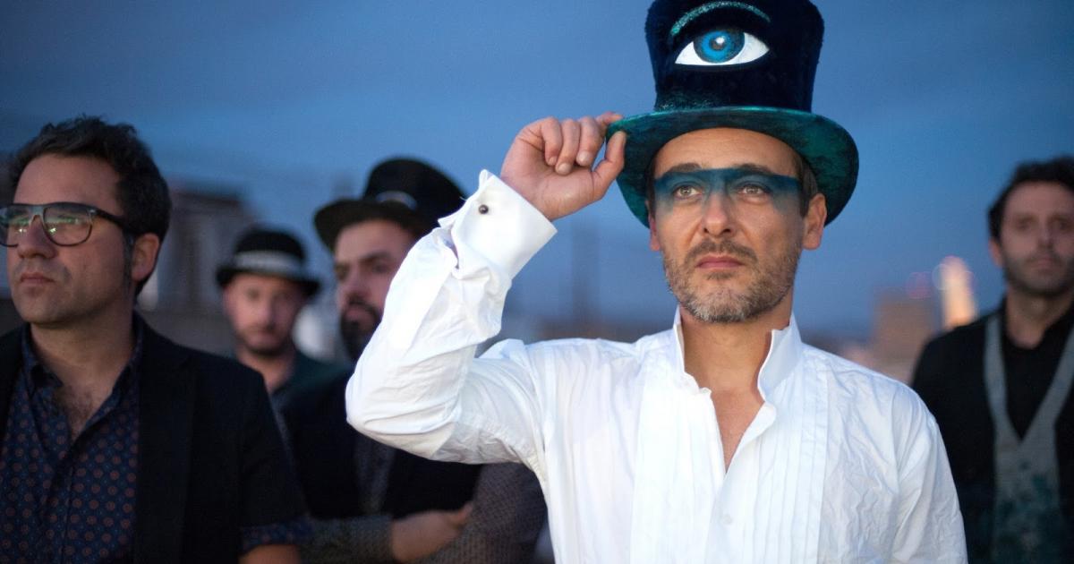 Las historias de 'El poeta Halley' de Love of Lesbian canción a canción