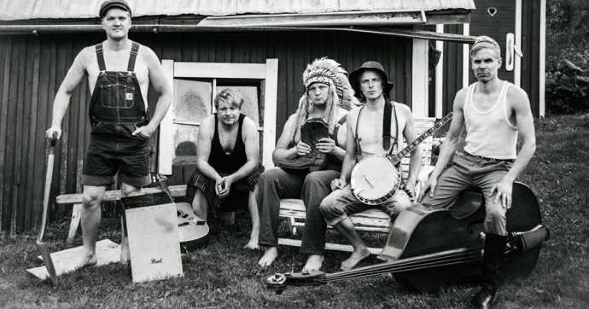 Steve'n' Seagulls ahora tocan "Thunderstruck"