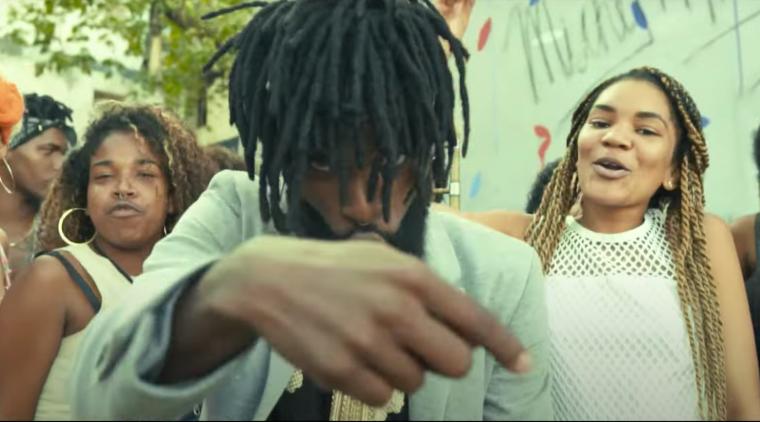 Robe L Ninho canta al pelo afro con “Cabello Bello” | Radiónica